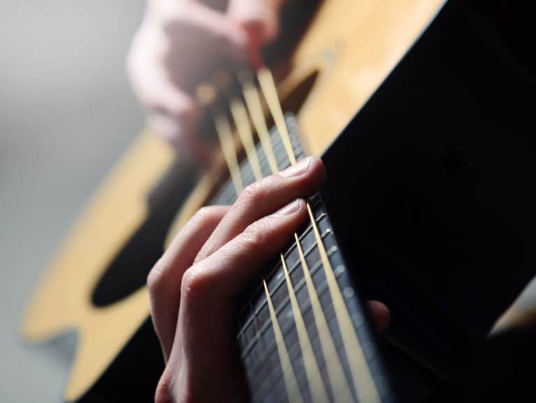 How to create a daily guitar habit | Learnfingerpicking.com